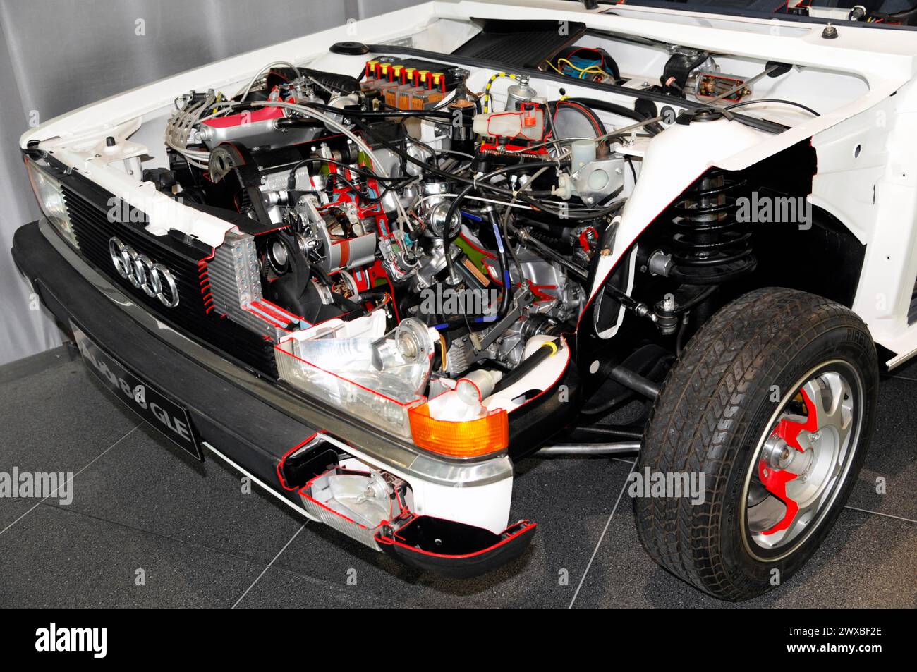 Museum mobile, Audi Museum, Detailed view of the engine and internal ...