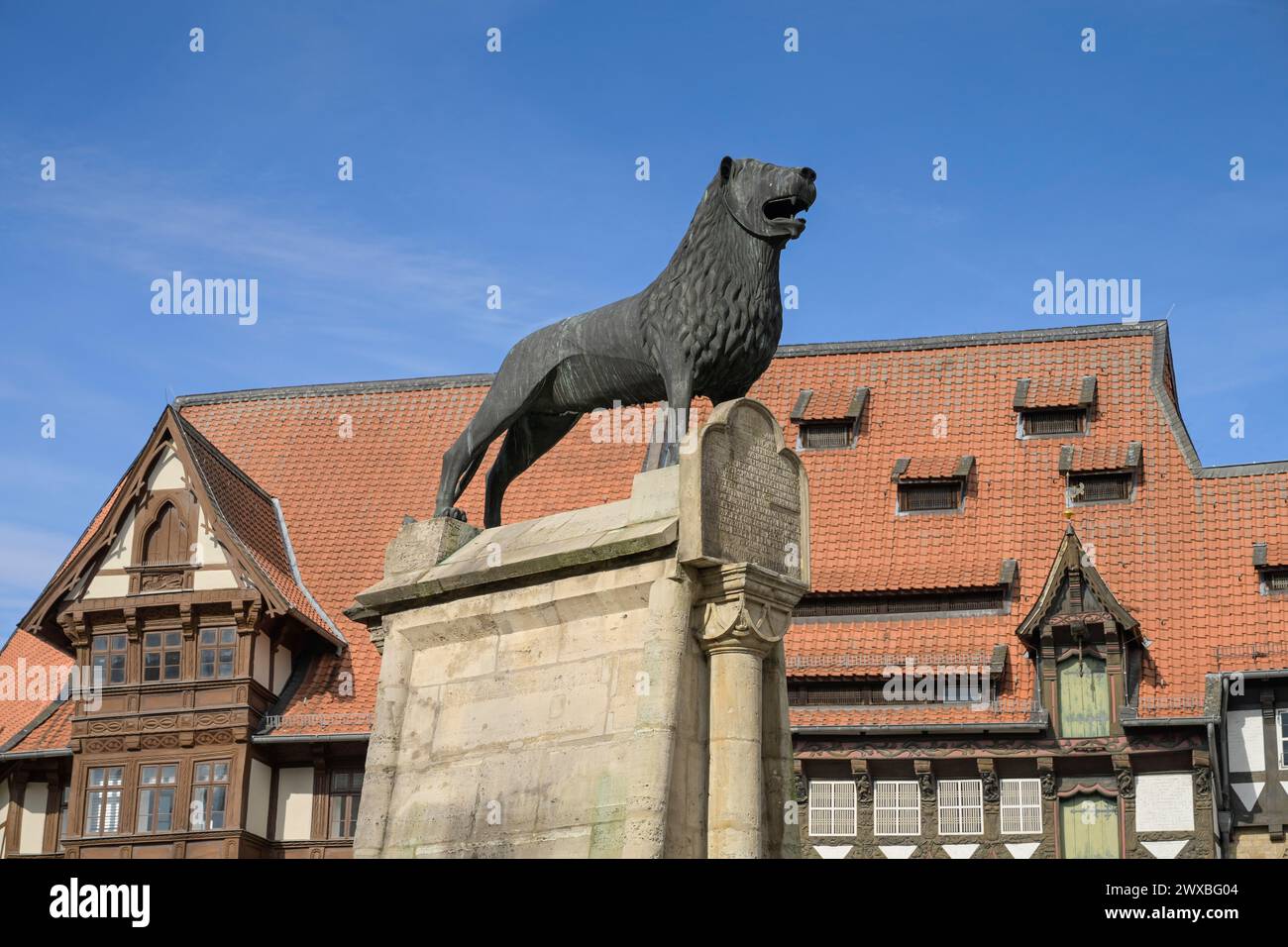 Braunschweiger castle lion hi-res stock photography and images - Alamy