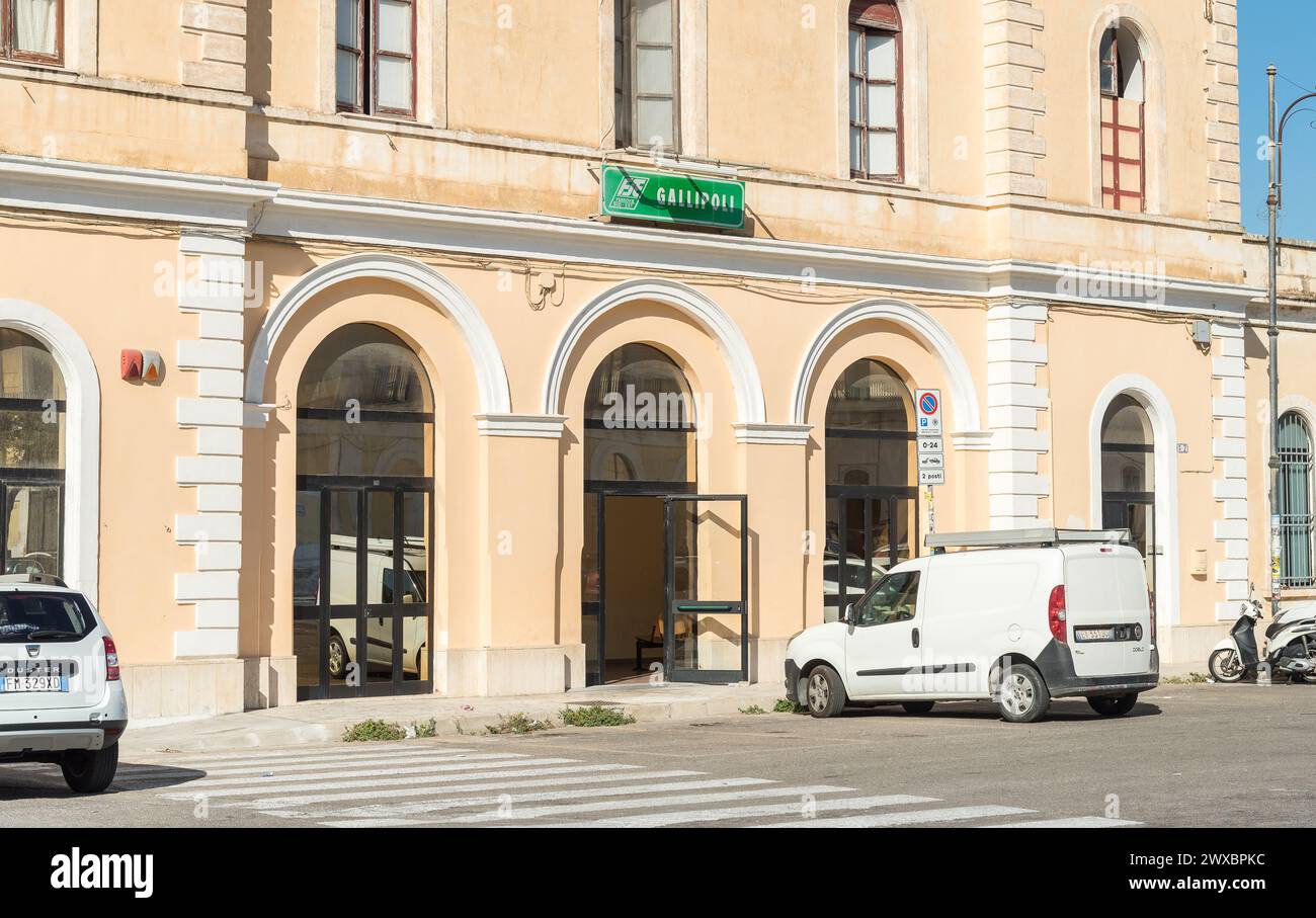 Puglia train hi-res stock photography and images - Alamy