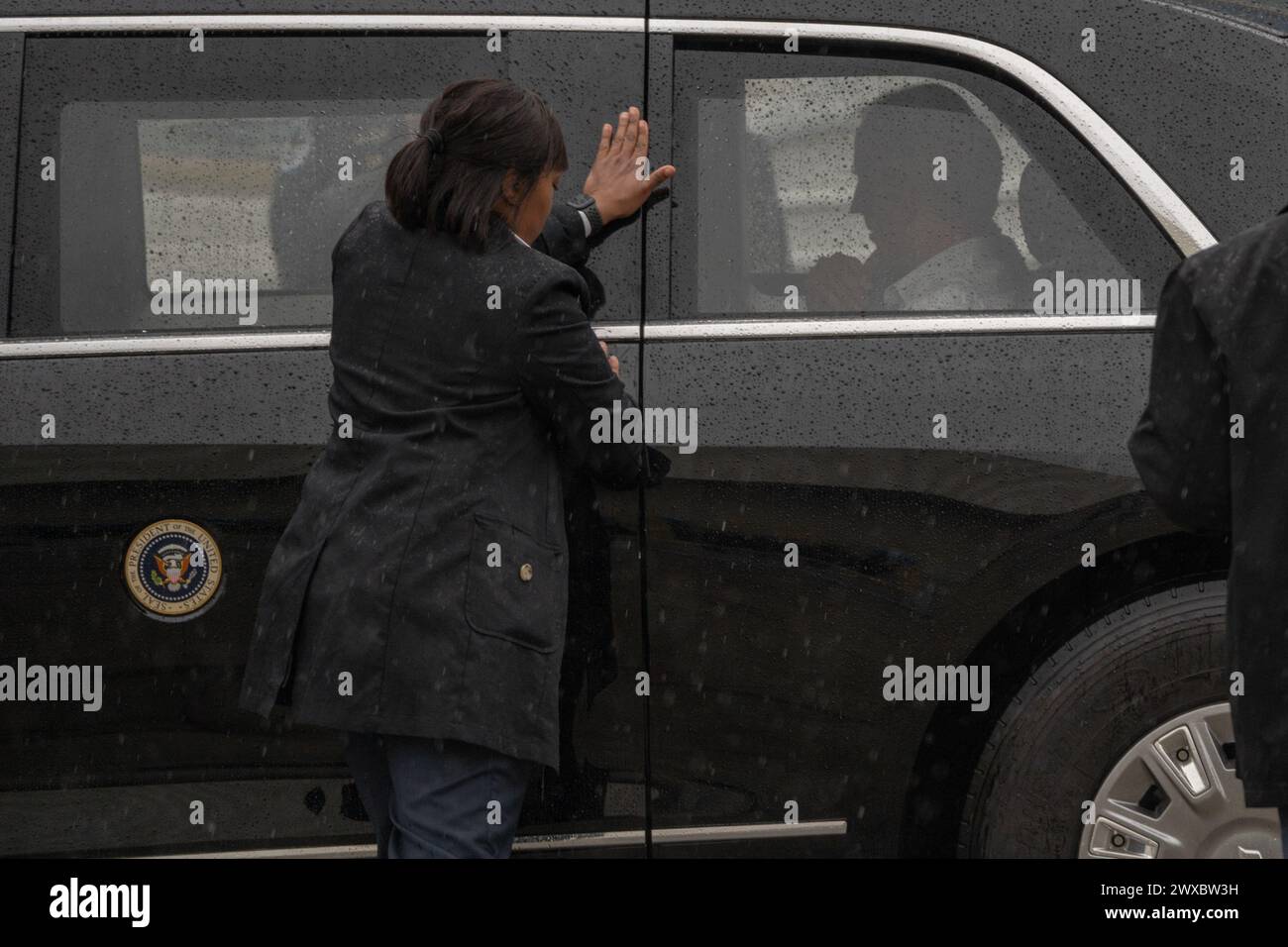Queens, Ny, USA. 28th Mar, 2024. A Secret Service agent stands on guard ...