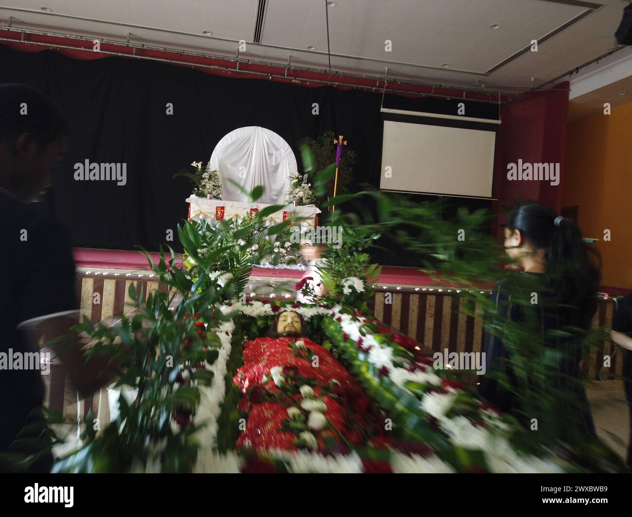 Doha, Qatar. 29th Mar, 2024. Christians venerate an image of Jesus ...
