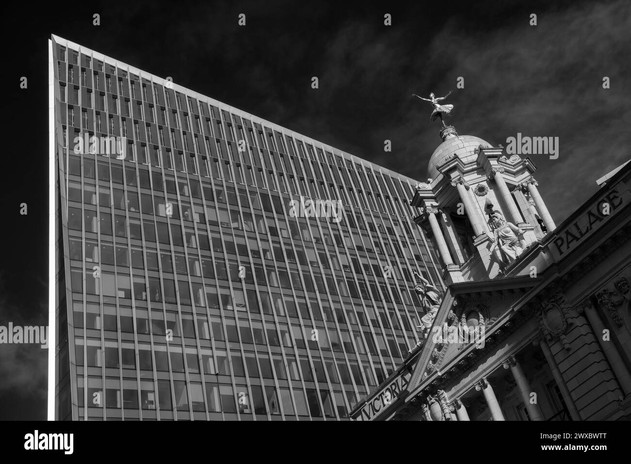 The Victoria Palace Theatre Stock Photo - Alamy