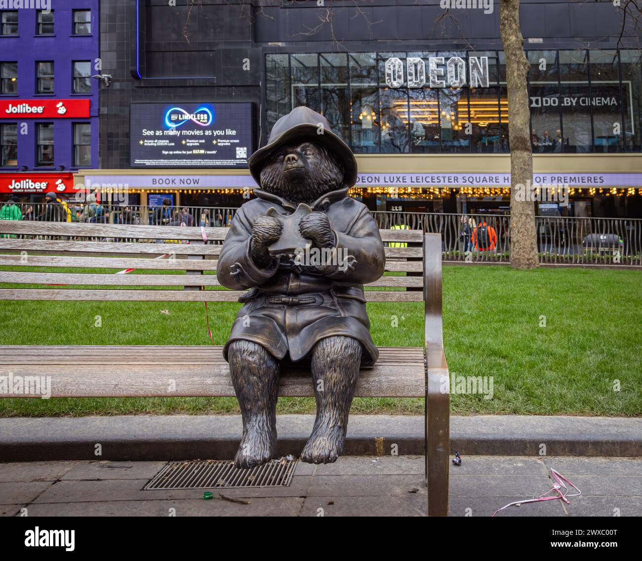 Bronze statue of Paddington Bear at Scenes in The Square, Leicester ...