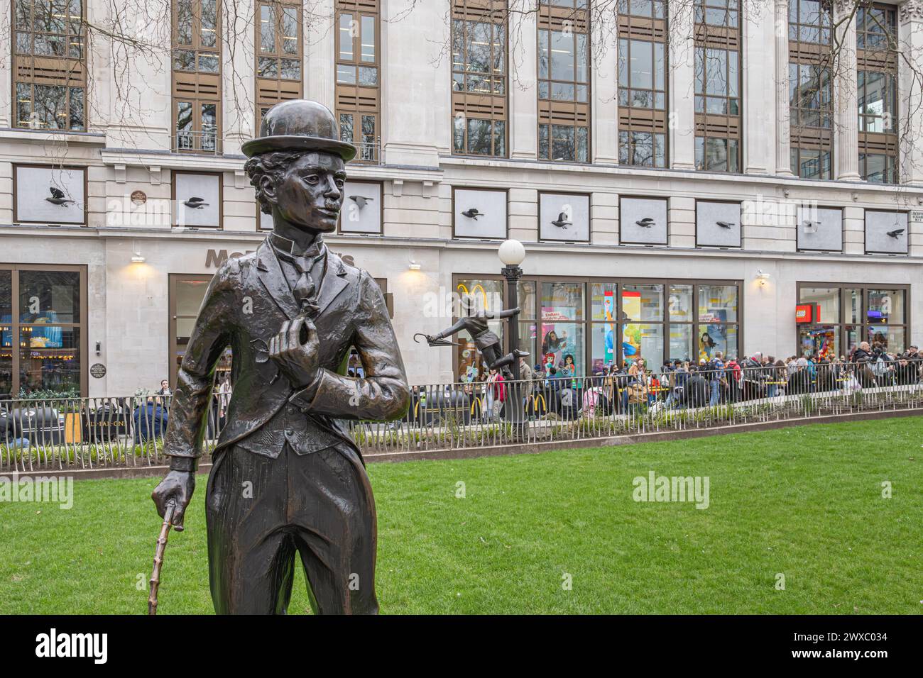 Bronze statue of Charlie Chaplin at Scenes in The Square, Leicester ...