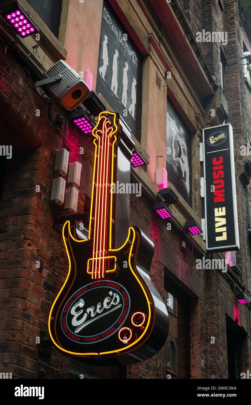 Live musiic hi-res stock photography and images - Alamy