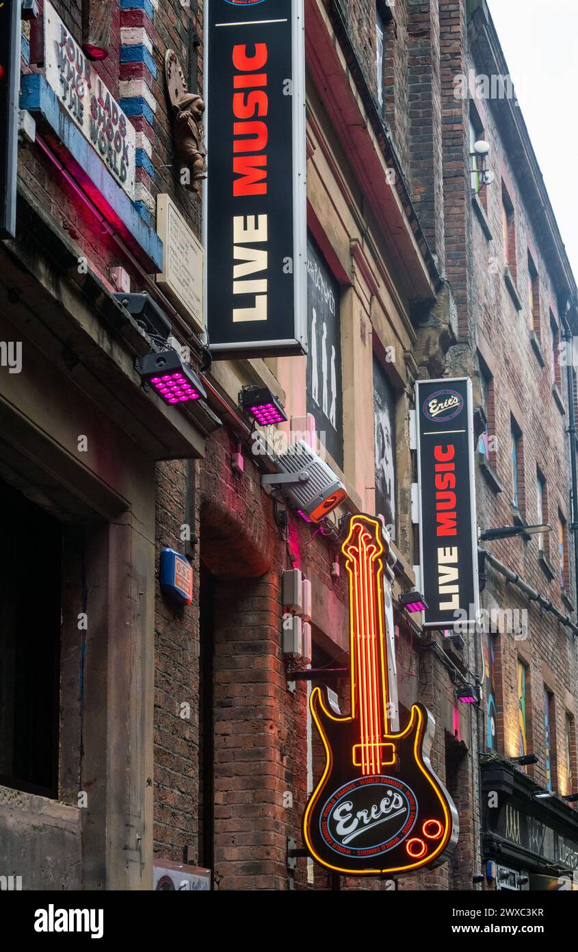 Live musiic hi-res stock photography and images - Alamy