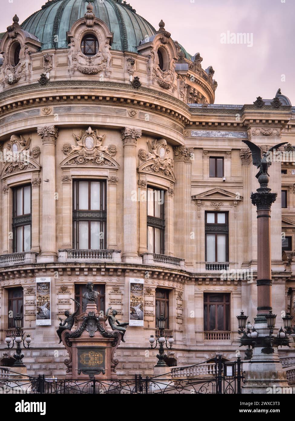 Opera exterior hi-res stock photography and images - Alamy