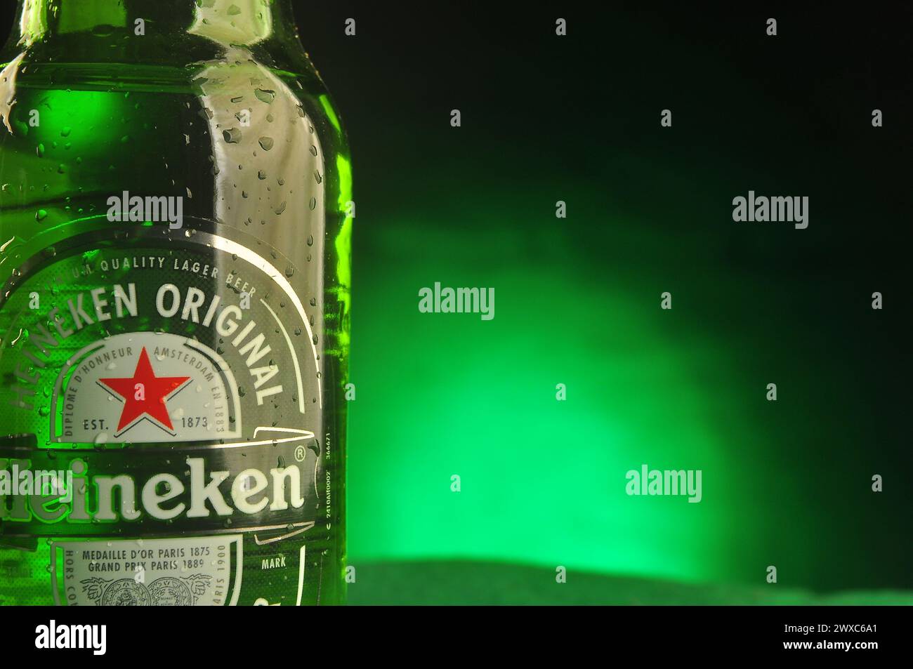 Heineken beer bottle on green background Stock Photo - Alamy