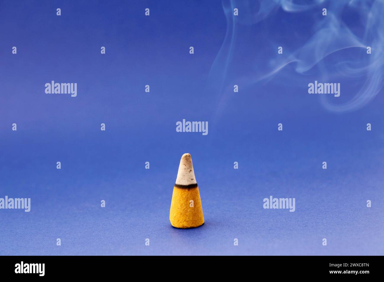 Incense spiritual meditation hi-res stock photography and images - Alamy