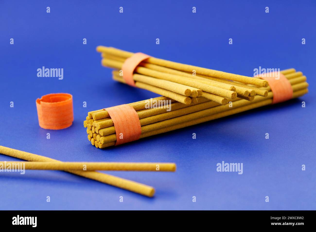 Some incense sticks tied and others loose Stock Photo - Alamy