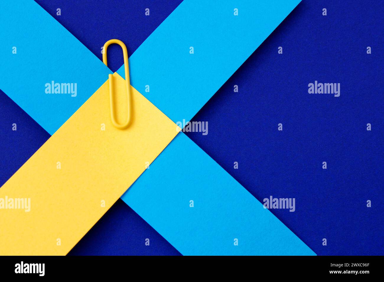 Notes with different color and direction attached to the center with a ...