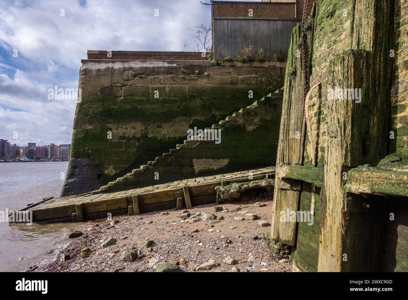 Wapping Old Stairs leading down to River Thames, Wapping, East London ...