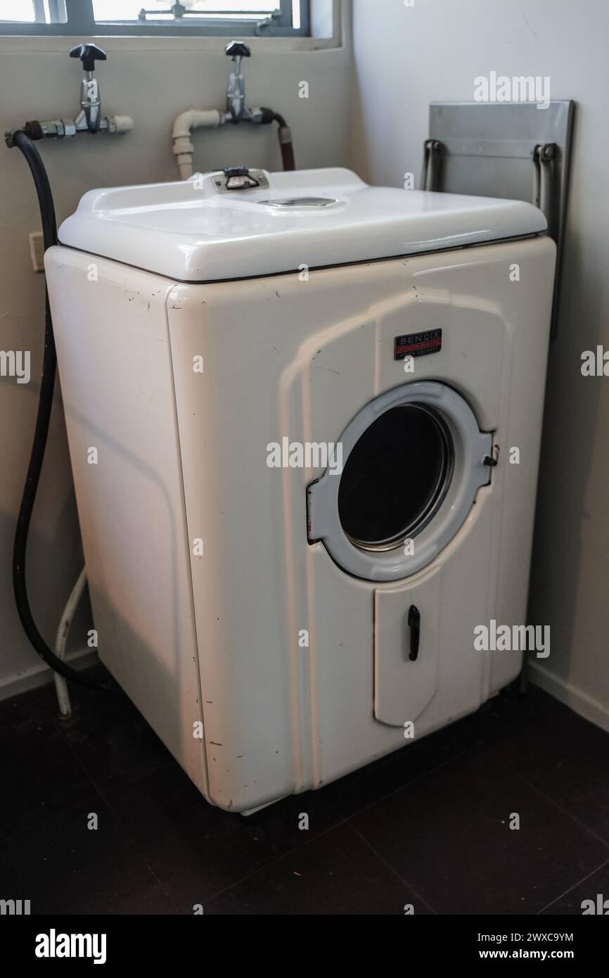 Old washing machine hi-res stock photography and images - Alamy