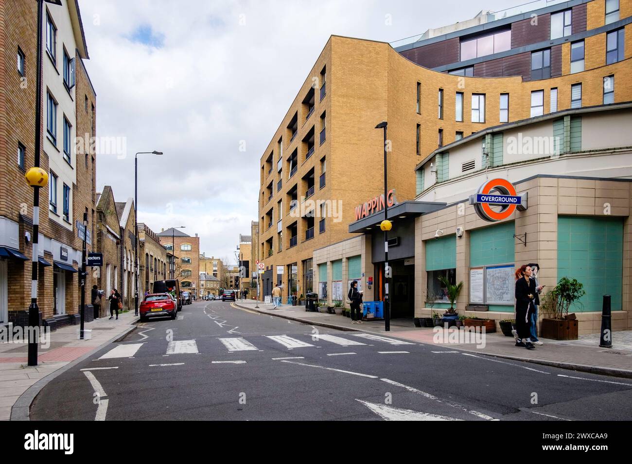 Wapping High Street and London Overground station, Wapping, East London ...