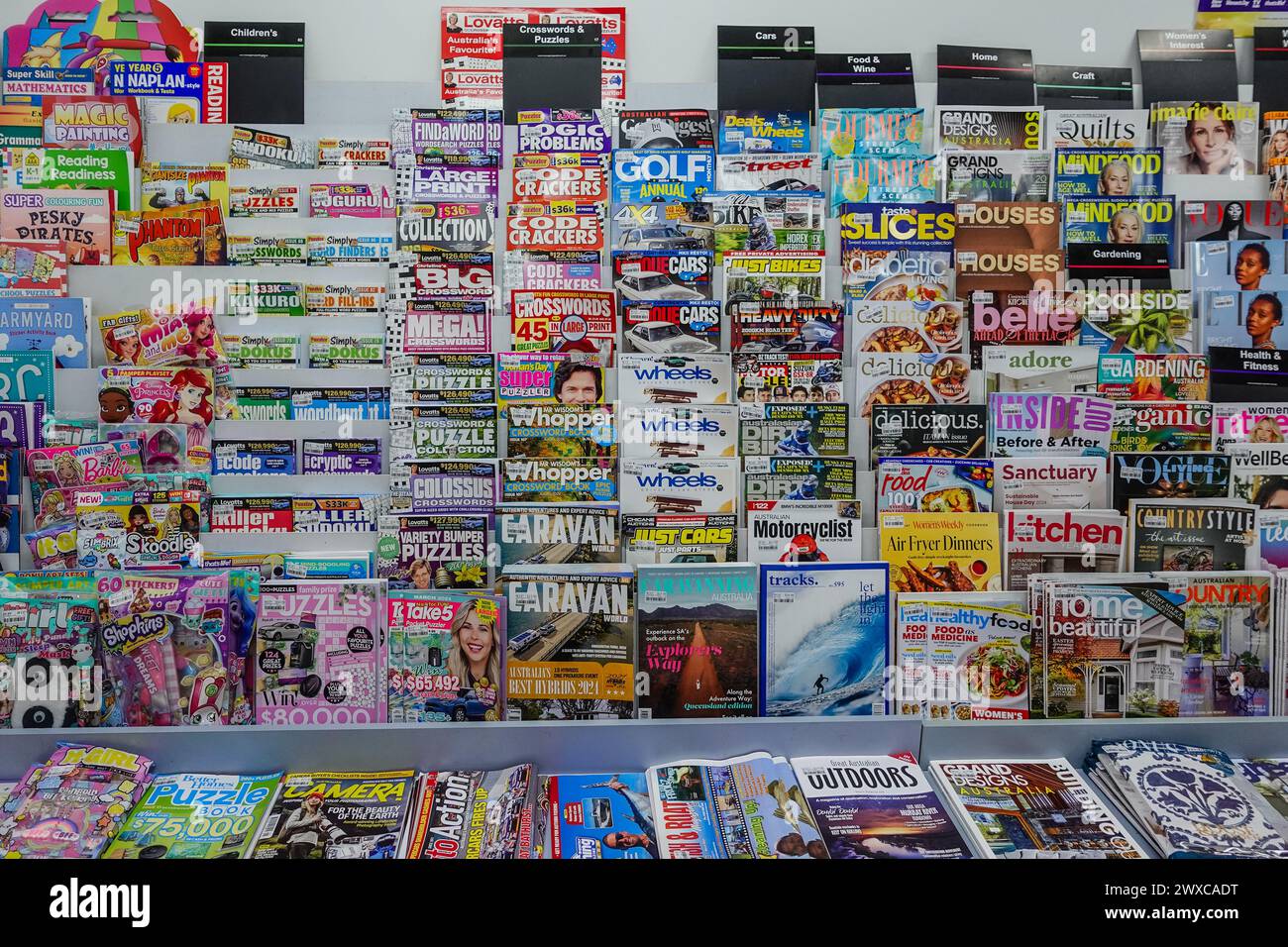 Magazine display hi-res stock photography and images - Alamy