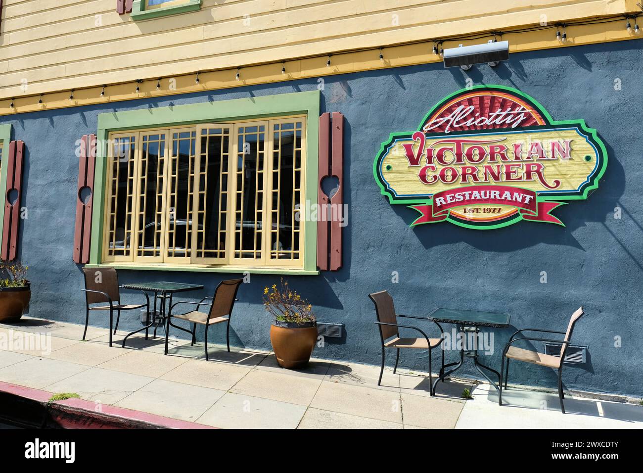 Victorian corner restaurant hi-res stock photography and images - Alamy