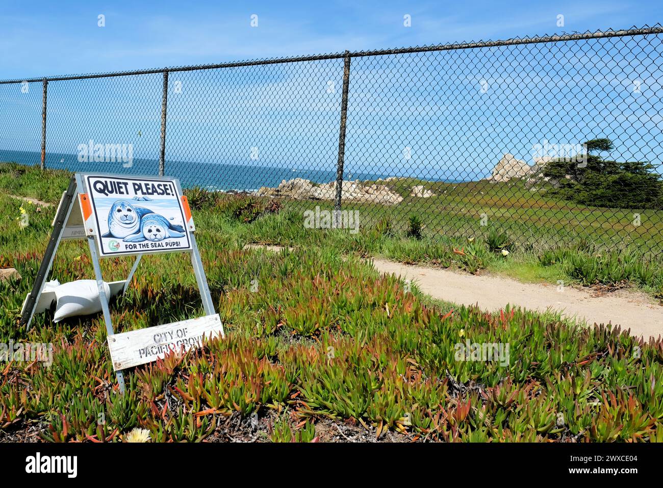 Quiet please sign hi-res stock photography and images - Alamy