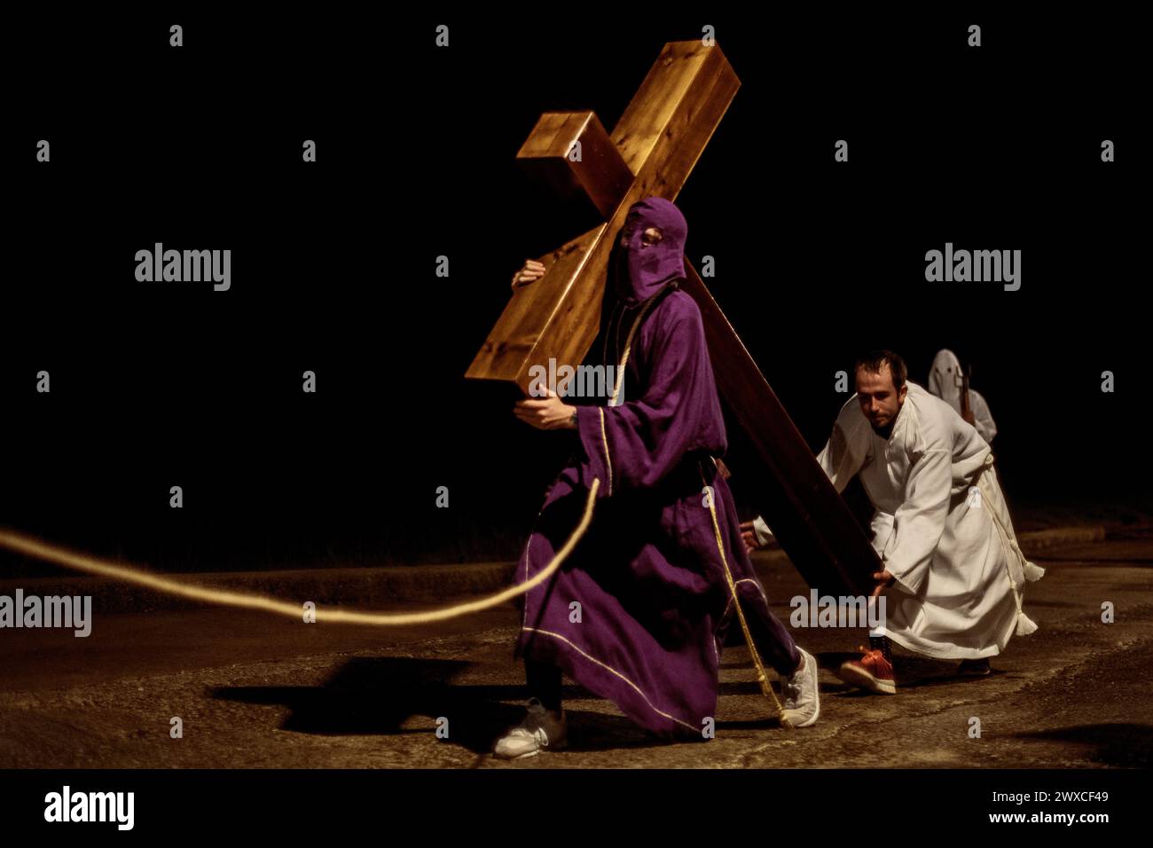 Torres del Rio, Spain. 29th Mar, 2024. A masked penitent carries a ...
