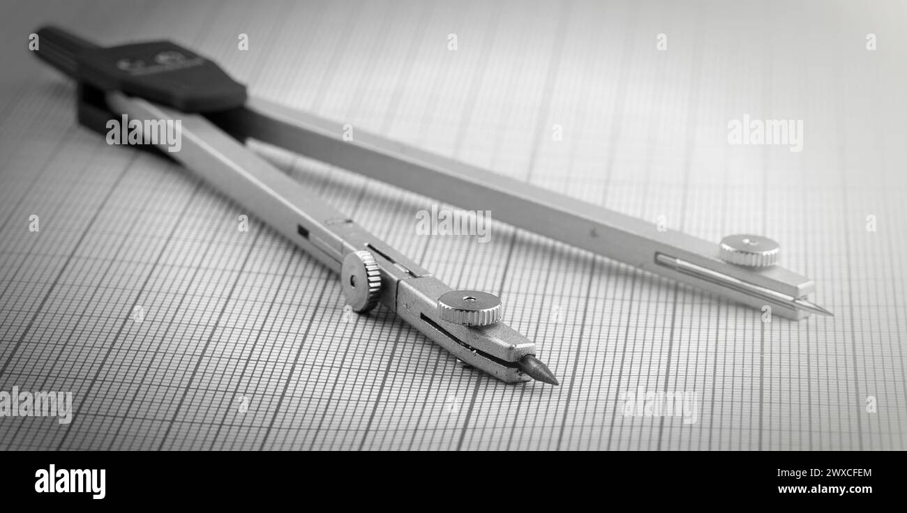 The white metal compasses over empty graph paper Stock Photo - Alamy