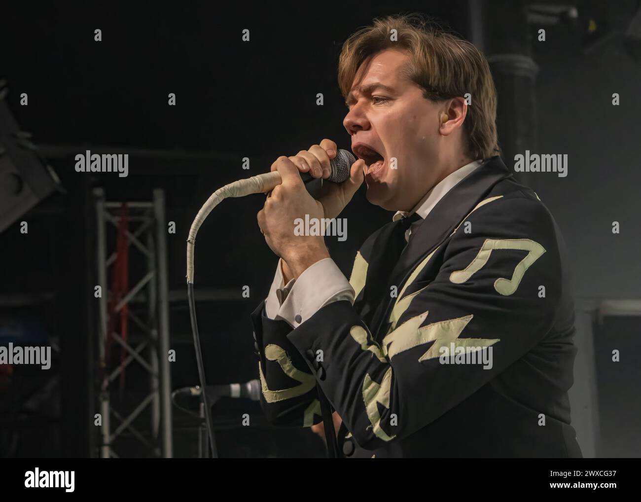 The hives supported by bad nerves hi-res stock photography and images ...