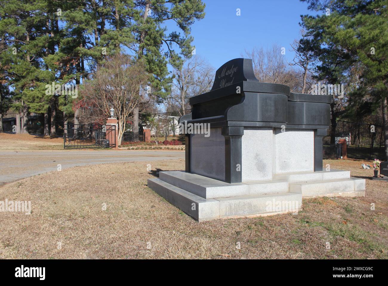 Tyler TX - January 4, 2024: Crypt in Rose Hill Cemetery designed to ...