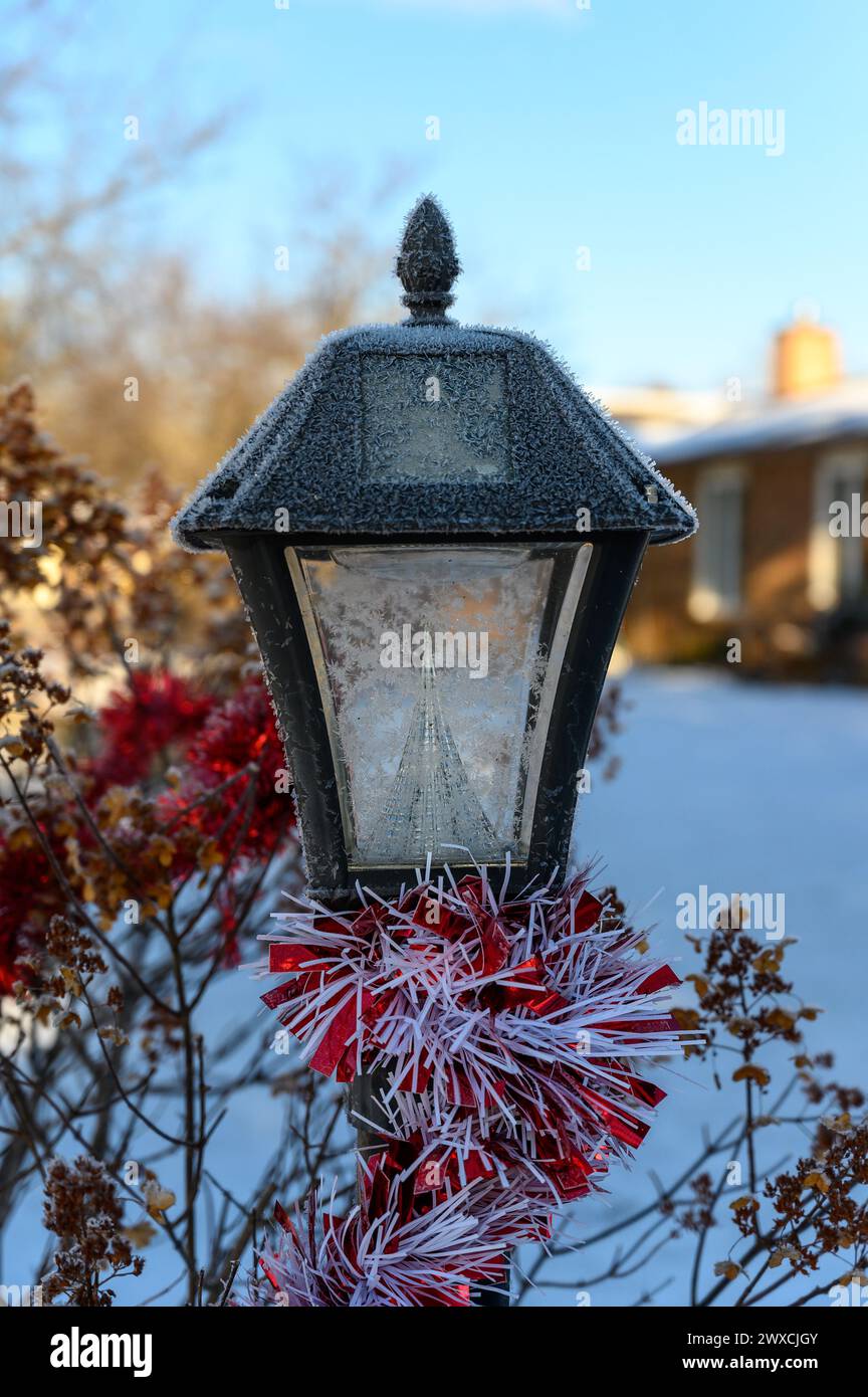 Ice on solar lamp hi-res stock photography and images - Alamy