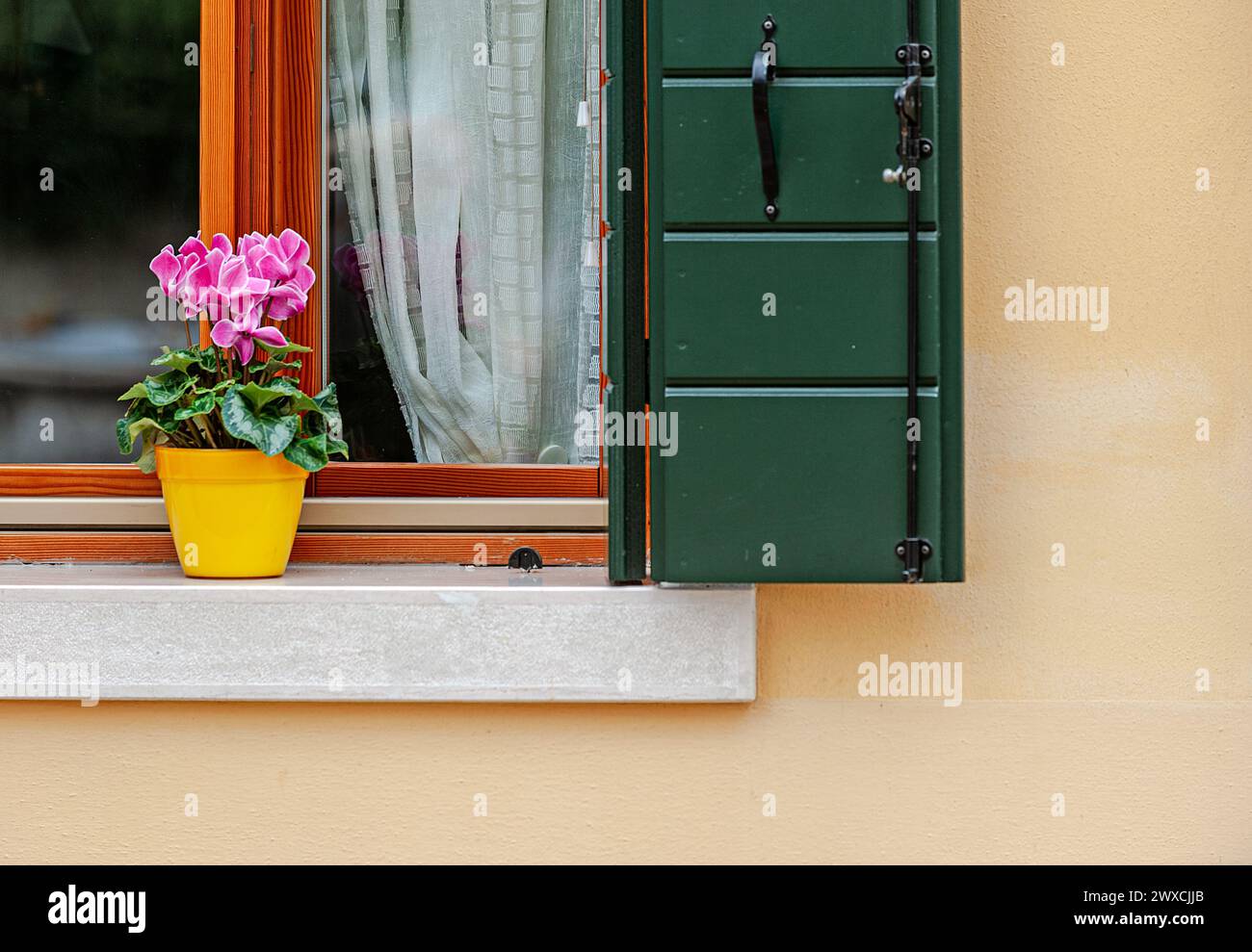 Window with green shutters hi-res stock photography and images - Alamy