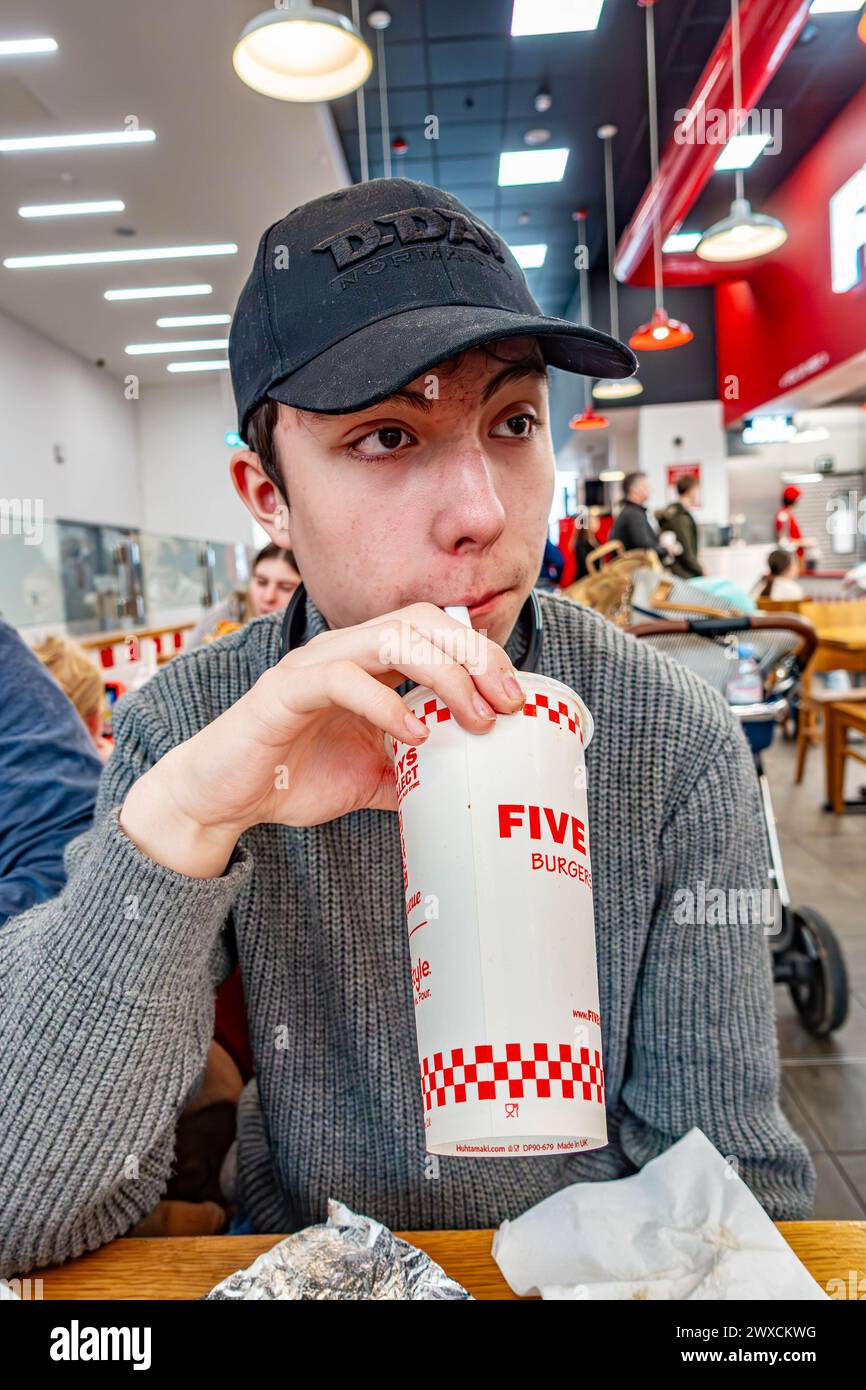 Five guys restaurant hi-res stock photography and images - Alamy