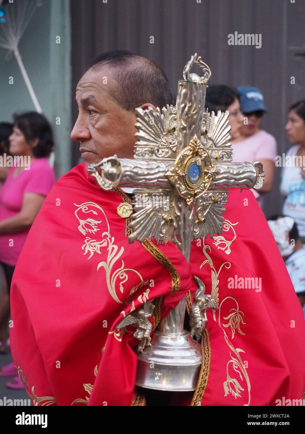 Lima, Peru. 29th Mar, 2024. Priest carrying a monstrance when Catholic ...