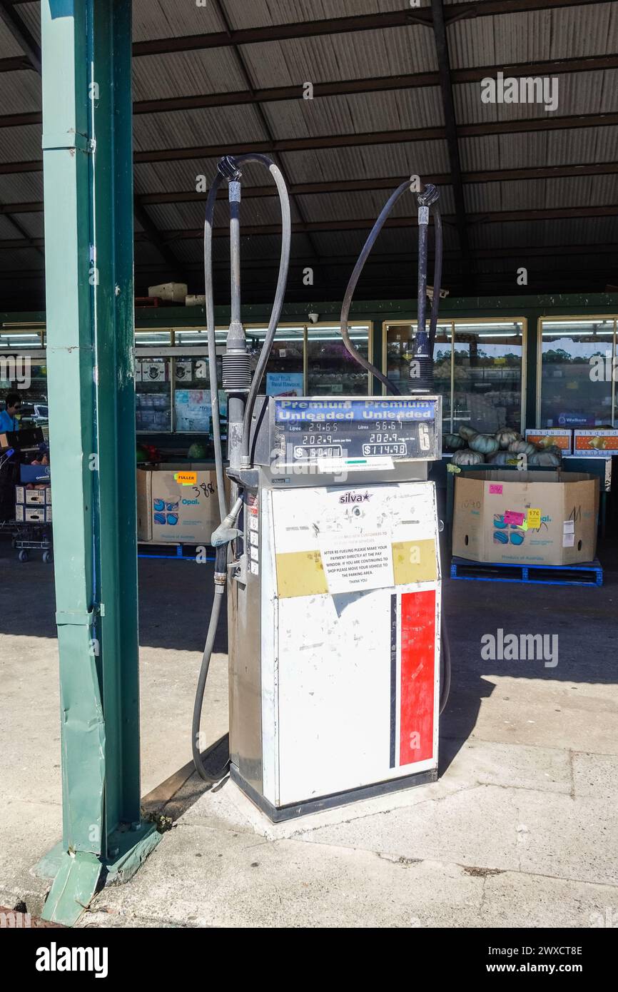 Petro station and grocery store hi-res stock photography and images - Alamy