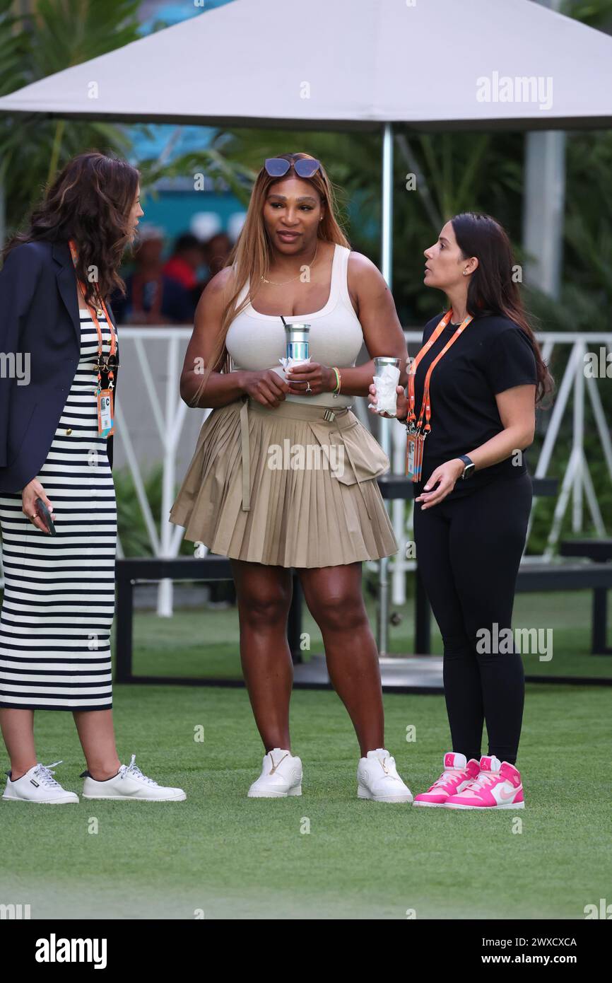 MIAMI GARDENS, FLORIDA - MARCH 29: Serena Williams and daughter Alexis ...