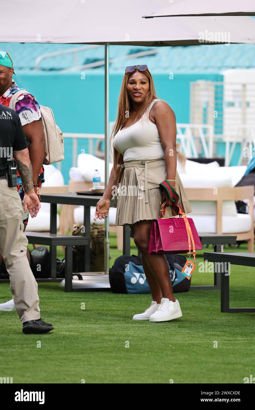 MIAMI GARDENS, FLORIDA - MARCH 29: Serena Williams and daughter Alexis ...