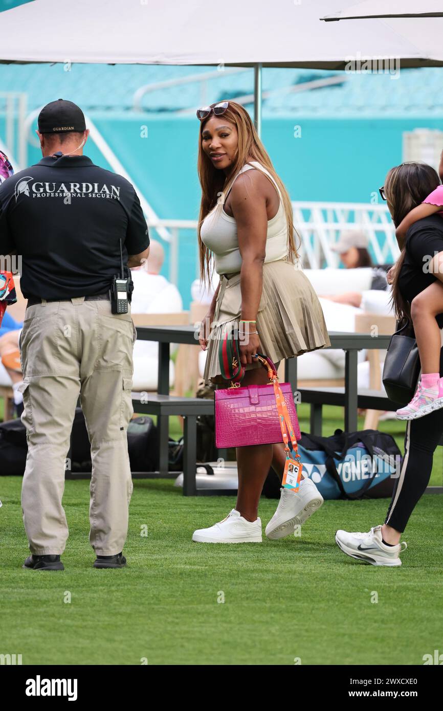 MIAMI GARDENS, FLORIDA - MARCH 29: Serena Williams and daughter Alexis ...