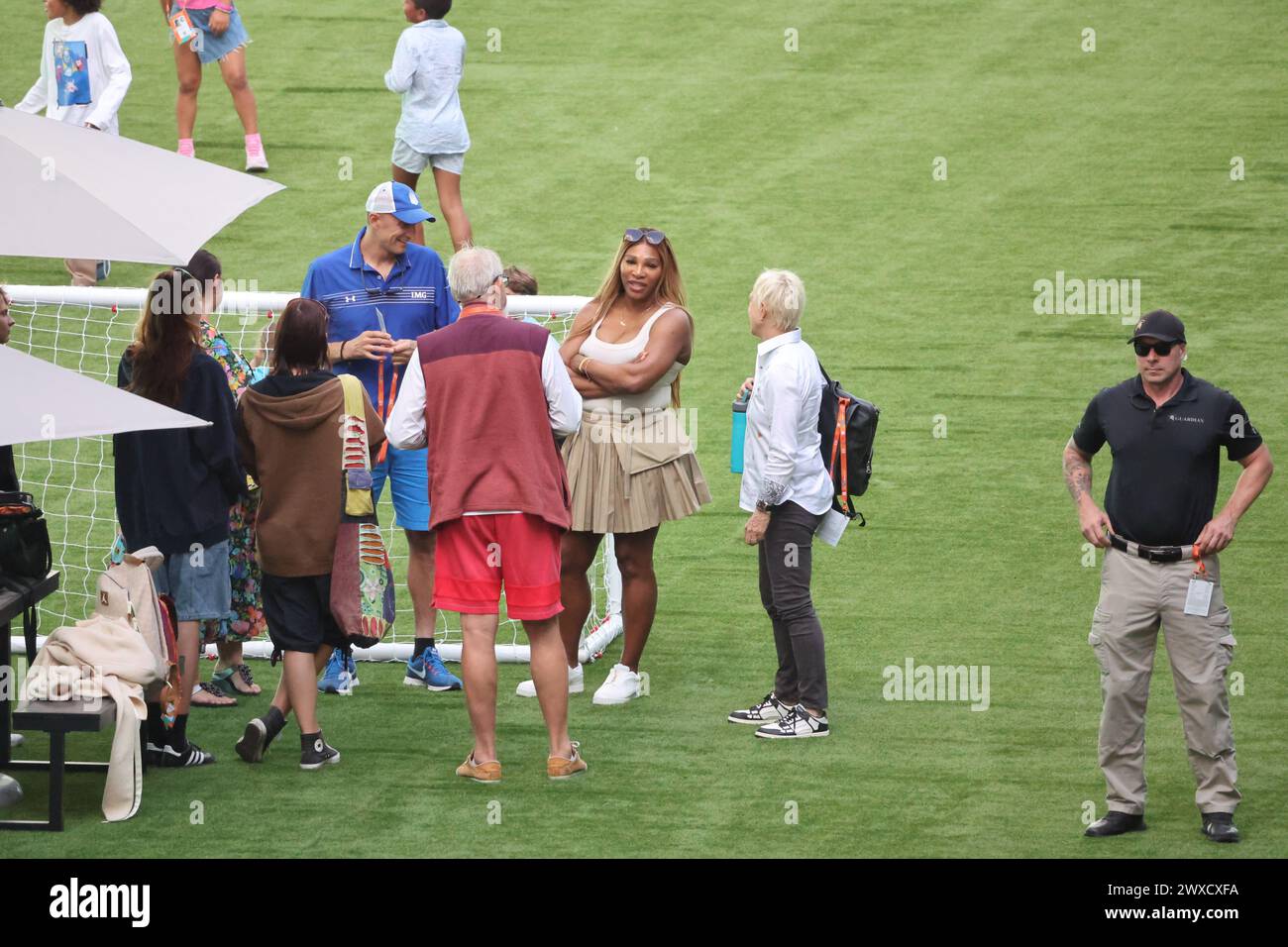 MIAMI GARDENS, FLORIDA - MARCH 29: Serena Williams and daughter Alexis ...
