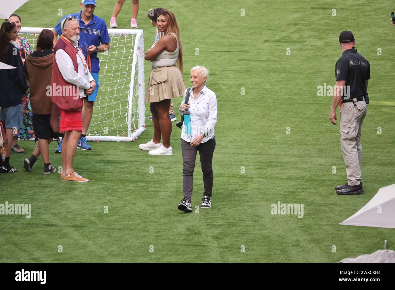MIAMI GARDENS, FLORIDA - MARCH 29: Serena Williams and daughter Alexis ...