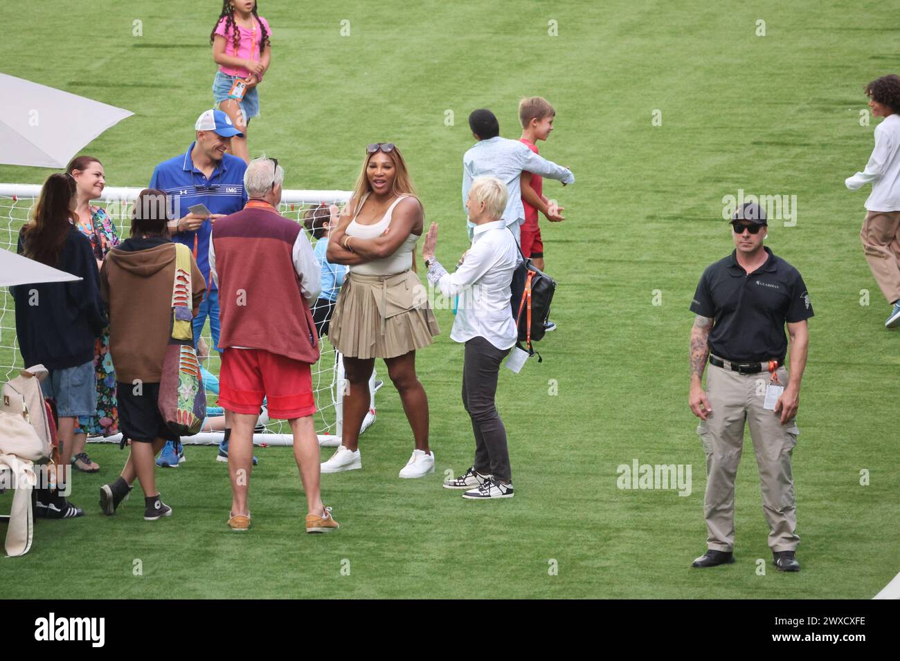 MIAMI GARDENS, FLORIDA - MARCH 29: Serena Williams and daughter Alexis ...
