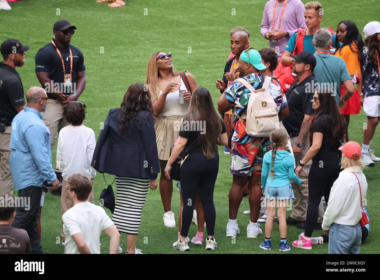 MIAMI GARDENS, FLORIDA - MARCH 29: Serena Williams and daughter Alexis ...