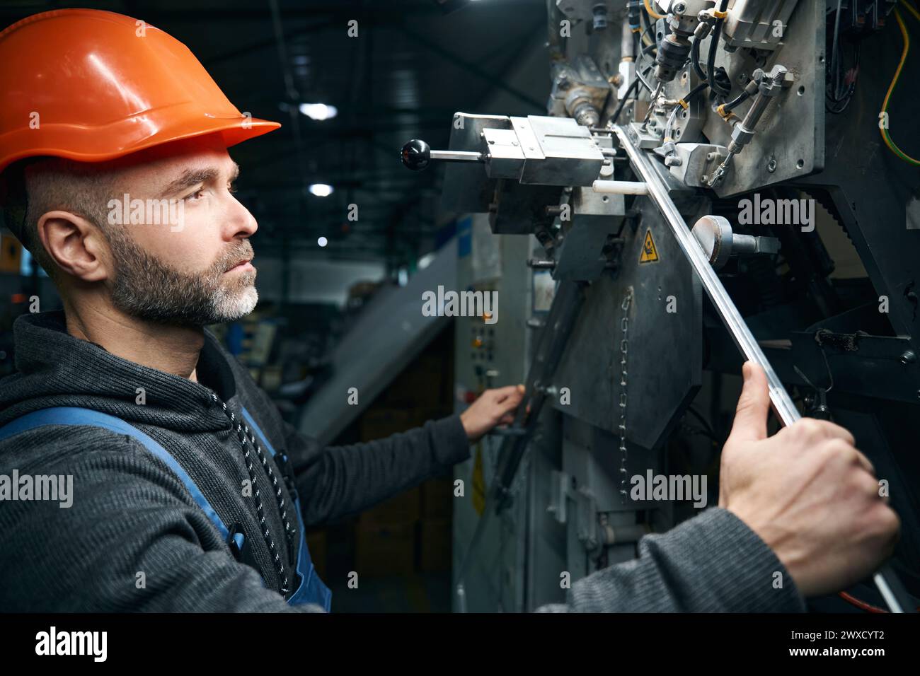 Employee uses high-tech equipment to cut a spacer frame Stock Photo - Alamy