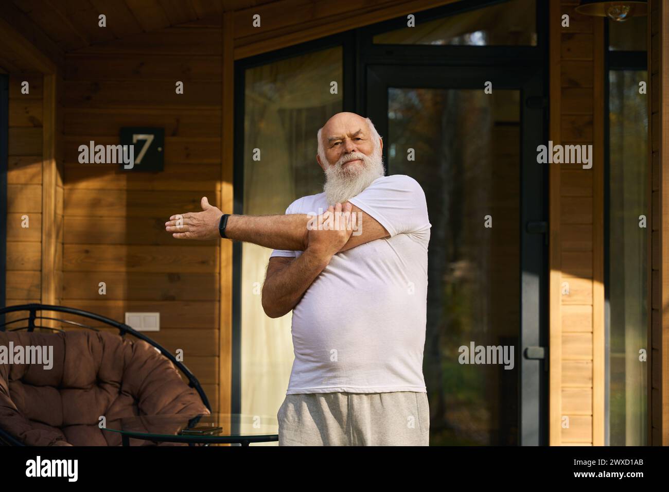 Strong old man is doing fitness outdoors Stock Photo - Alamy