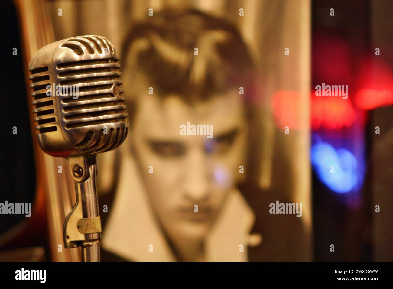 Elvis microphone hi-res stock photography and images - Alamy