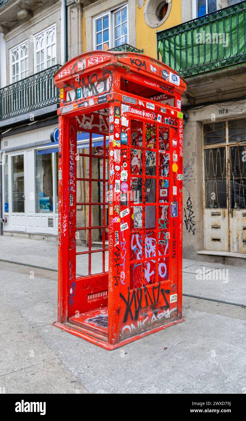 Graffiti phone booth hi-res stock photography and images - Alamy