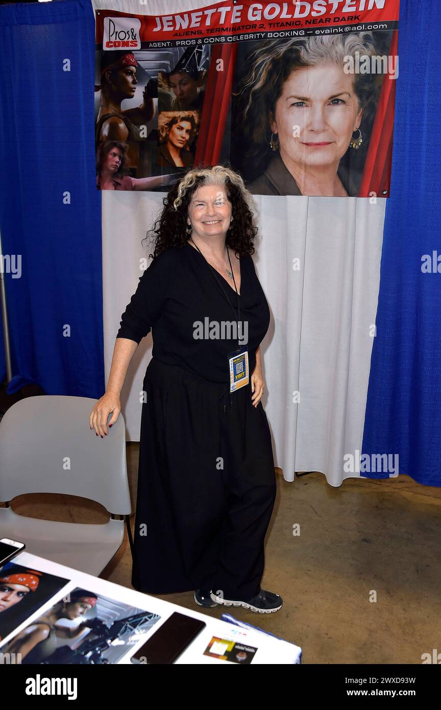 Jenette Goldstein auf der WonderCon 2024 im Anaheim Convention Center ...