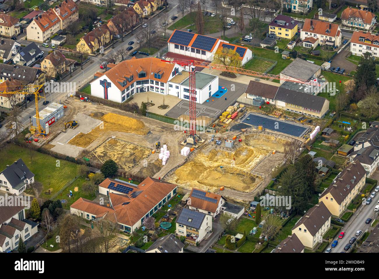 Luftbild, Baustelle mit Baukran und Neubau Schulgebäude auf dem Gelände ...