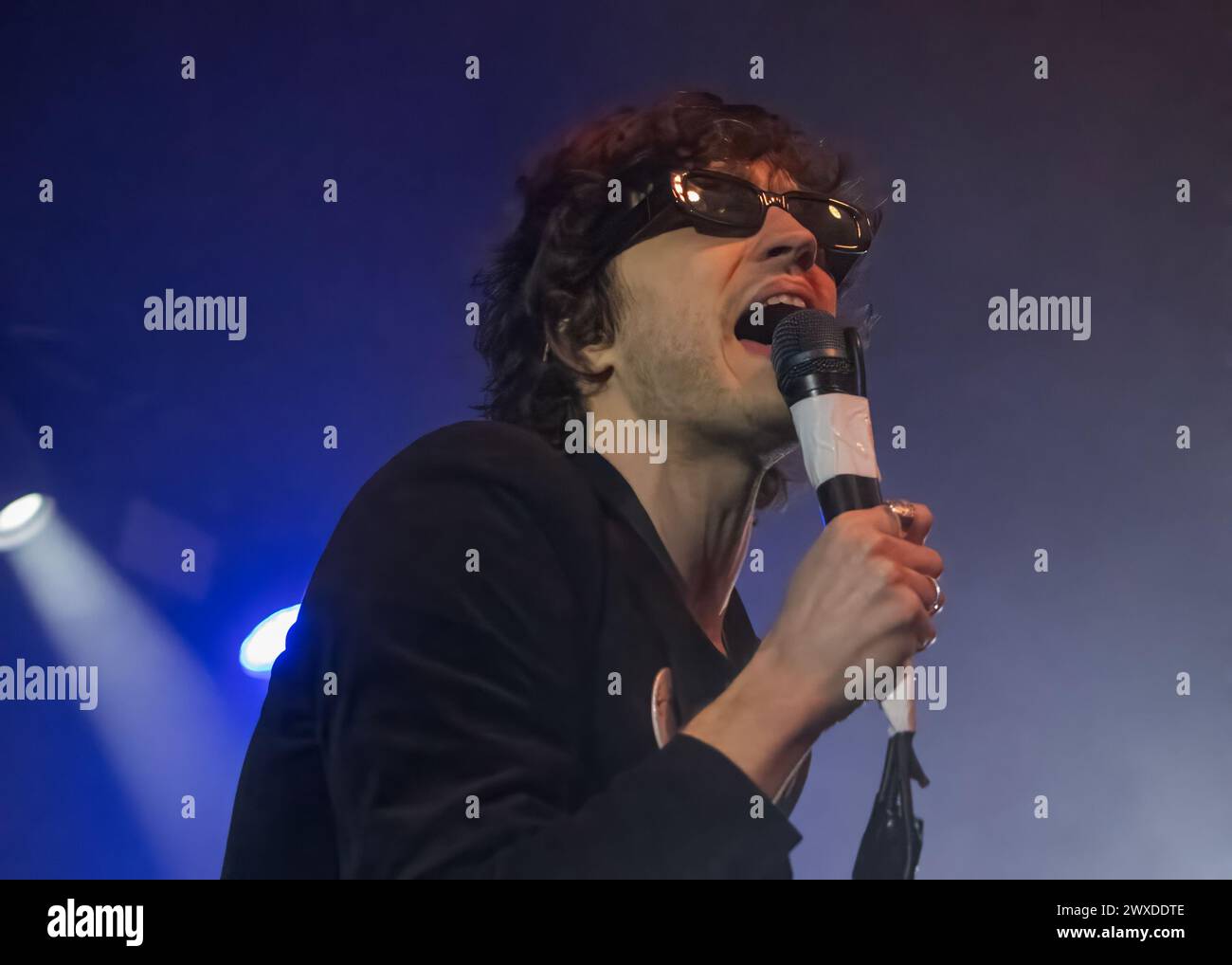 The bad nerves lead vocals hi-res stock photography and images - Alamy