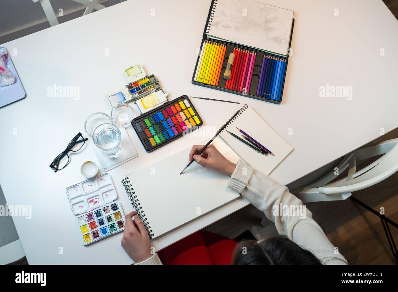 Manual painting hi-res stock photography and images - Alamy