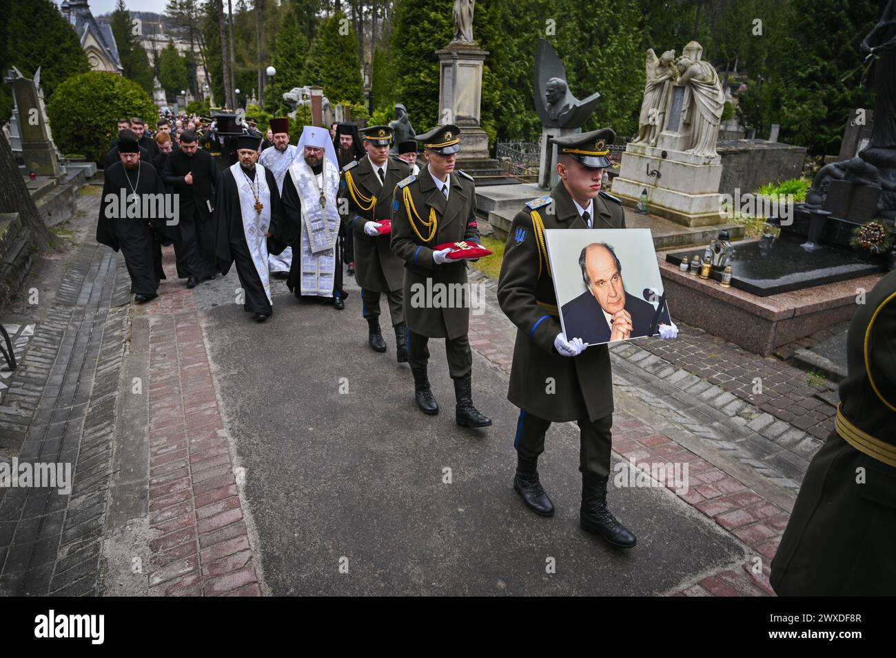 Funeral procession heads hi-res stock photography and images - Alamy