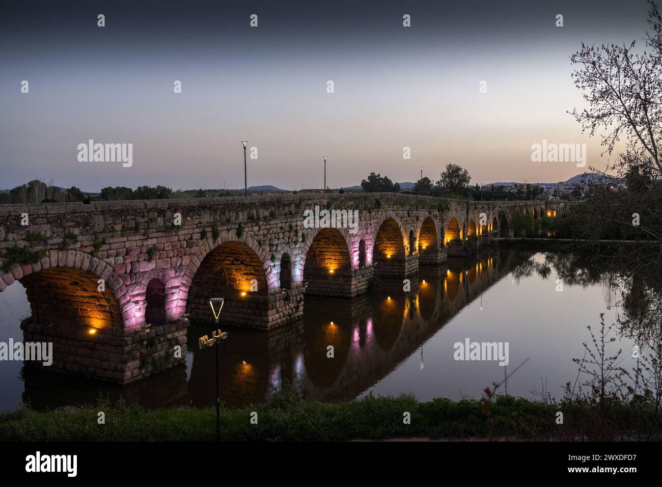 Roman bridge over the Guadiana river. Merida. Spain Stock Photo - Alamy