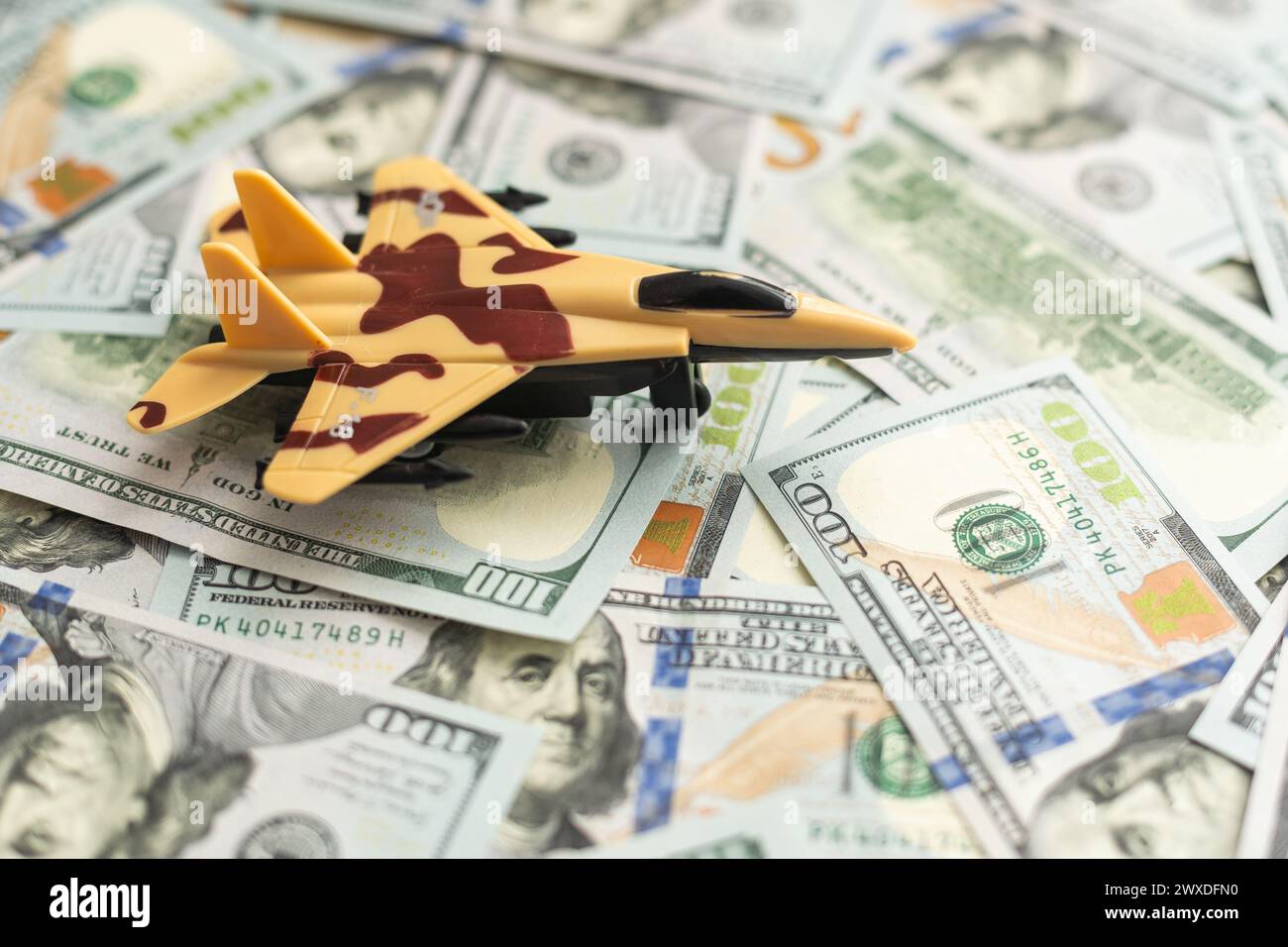One hundred dollar bills air hi-res stock photography and images - Alamy