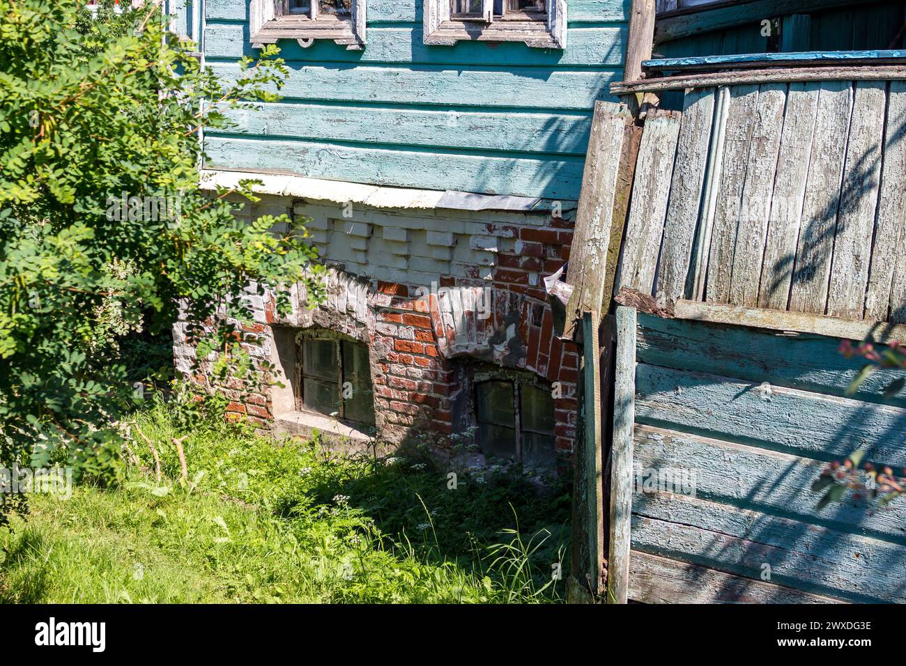 Traditional 19th century russian house hi-res stock photography and ...