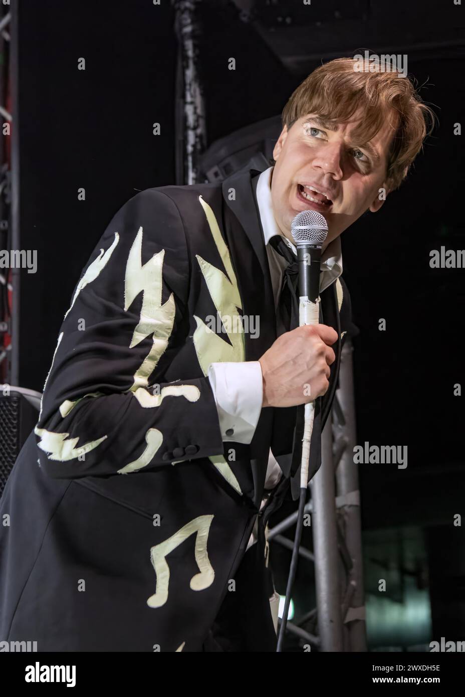 The hives lead vocalist hi-res stock photography and images - Alamy